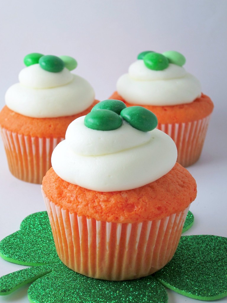 St. Patrick’s Day Cupcakes | Shake Bake and Party